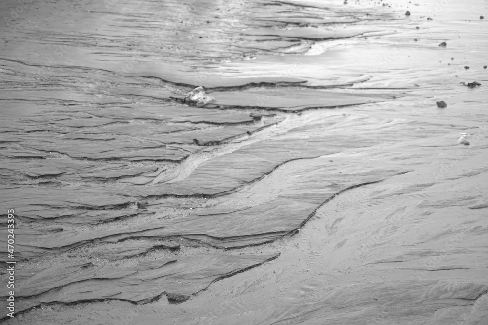 Curve of sand. Sand erosion by tidal ranges creates beautiful lines and ...