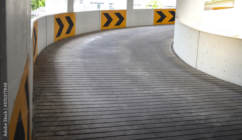 Foto de concrete pavement road in supermarket car park.patterned ...