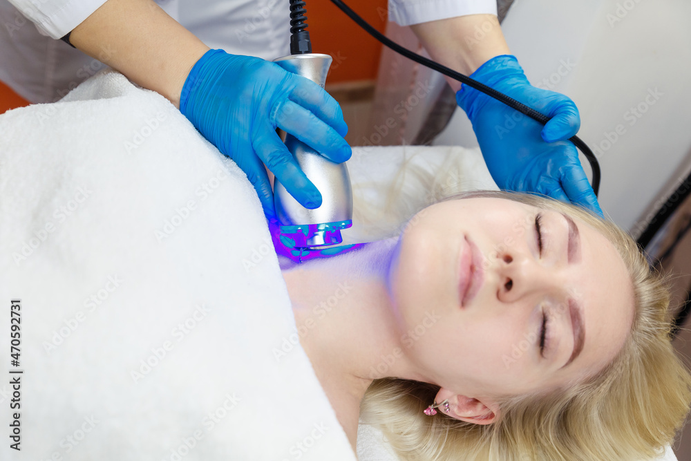 Cryo care for the skin of the face and neck in the beauty parlor. Stock ...