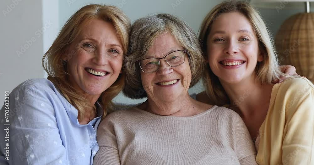 Vidéo Stock Headshot bonding family of 3 diverse female generations ...