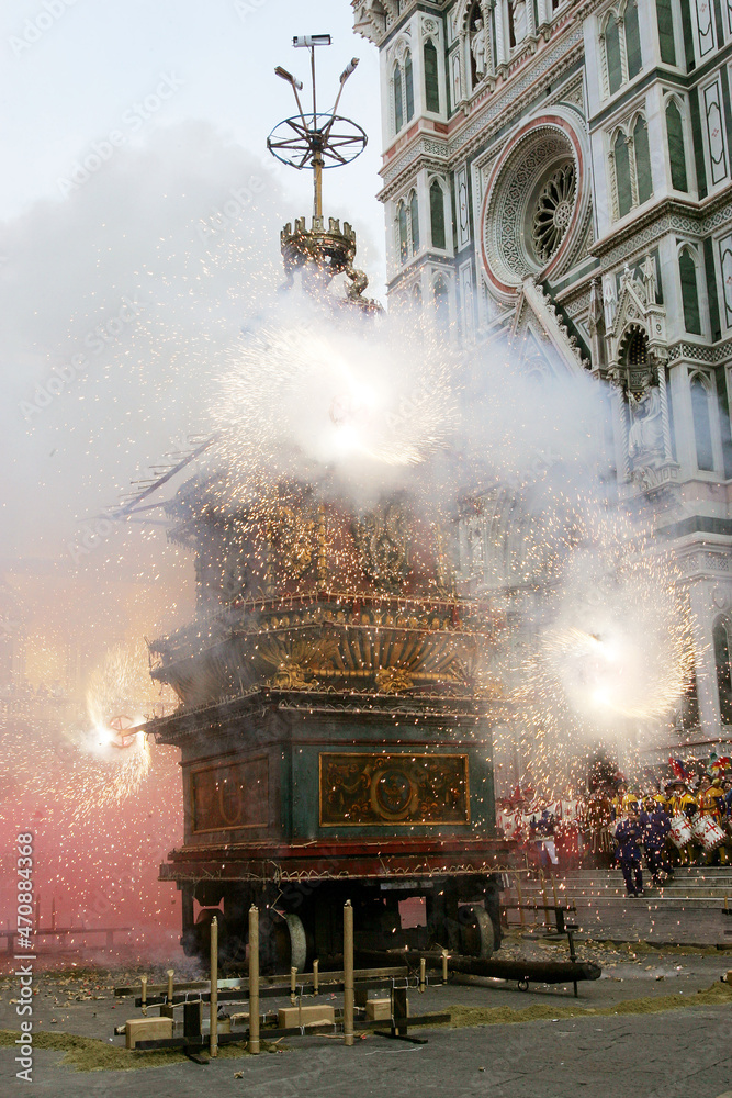 Fotka „Traditional events for Easter. The "Scoppio del Carro" (The ...