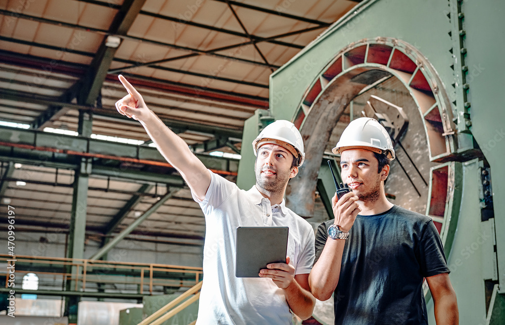 Employee and employer is in the pipe factory, they are talking about ...