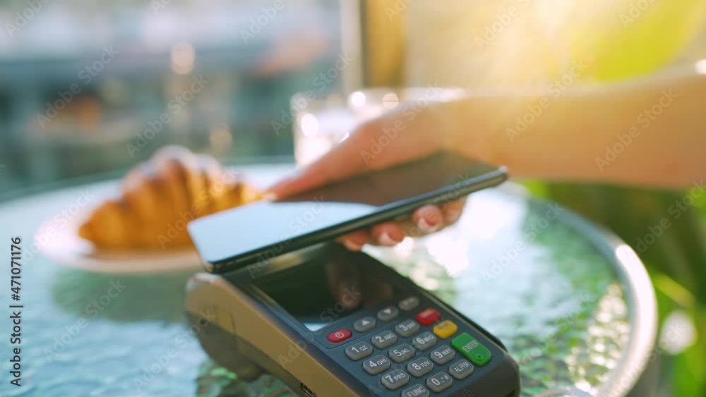 Contactless payment with smartphone. Wireless payment concept. Close-up ...