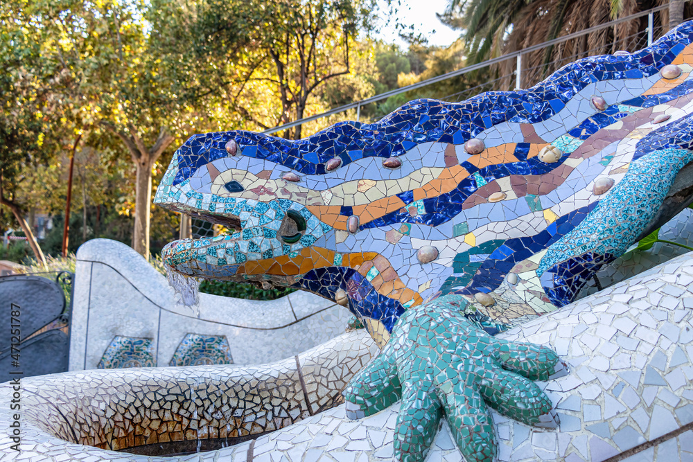 Famous mosaic lizard or salamander fountain in Park Guell. Mosaic ...