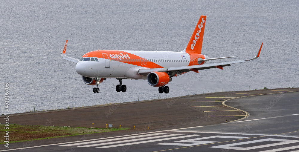 Airbus A320 Easyjet Airlines landing at Madeira Airport, Madeira Island ...