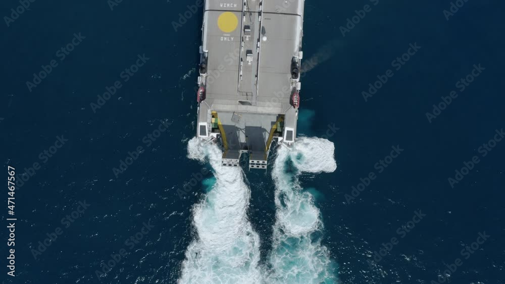 Vidéo Stock Modern high speed fast ferry aerial view from above. Ferry ...