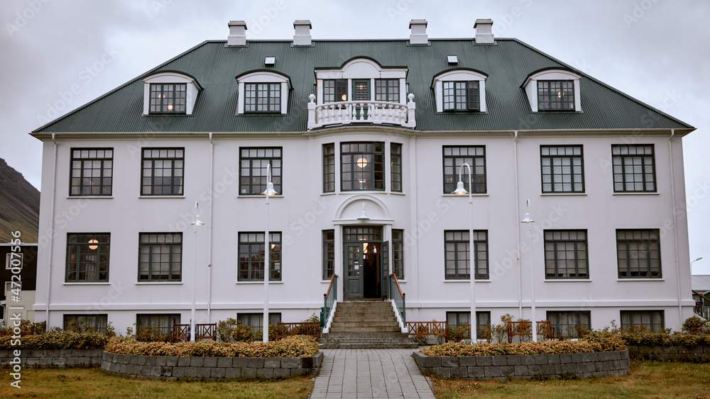 Foto de Isafjordur, Culture House - The old hospital, Isafjörður a town ...