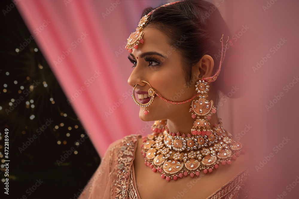 Portrait of beautiful smiling Indian bride in traditional wedding ...