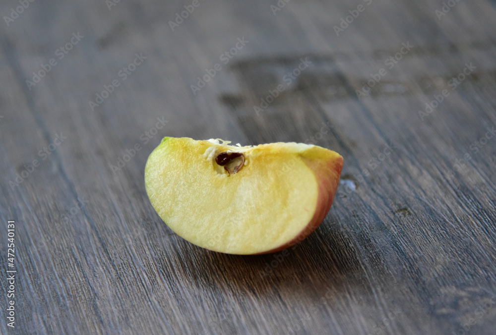 Foto de Fuji apples are moderately sized fruits, and have a round to ...