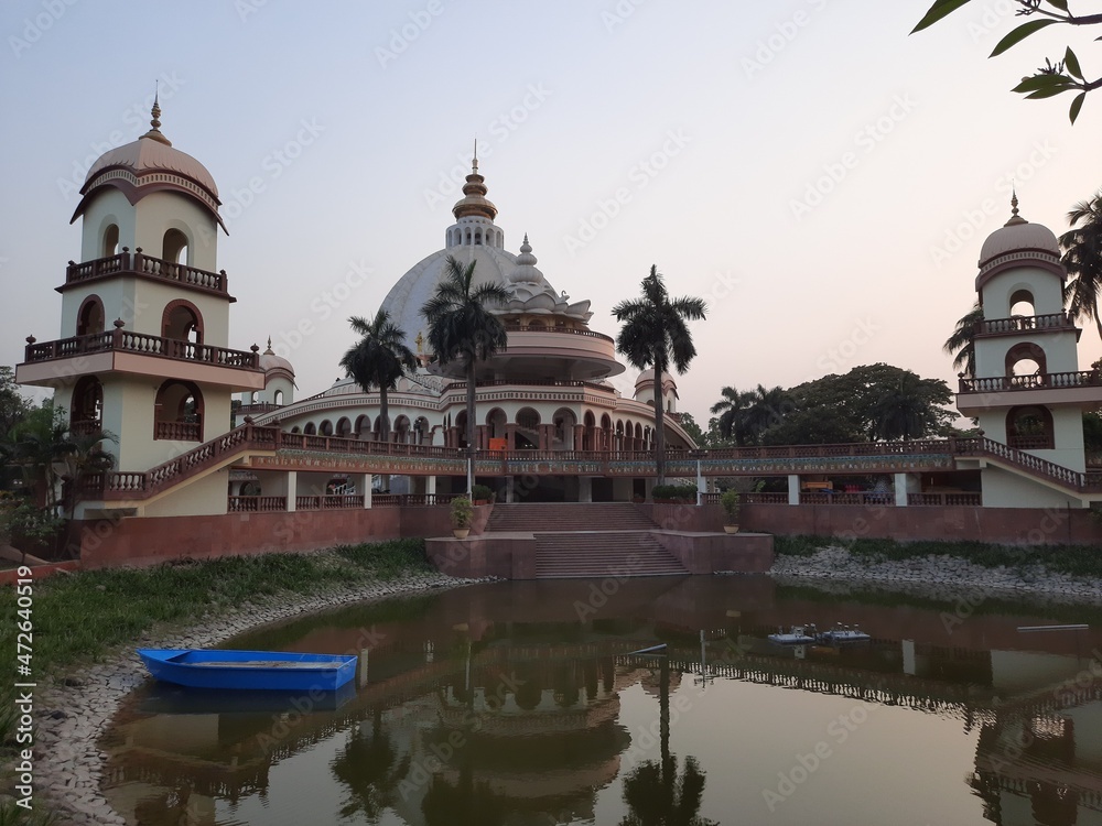 Foto de Mayapur ISKCON temple, Mayapur Samadhi Mandir, Temple of ...
