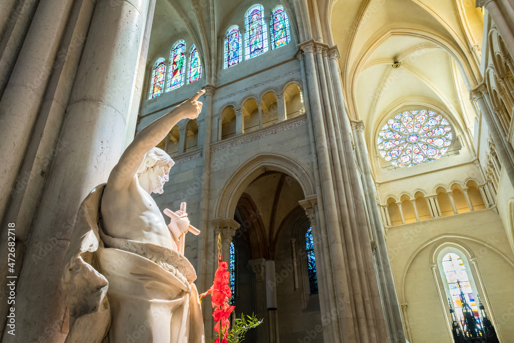 Statue du Christ dans la Cathédrale de Lyon Stock Photo | Adobe Stock