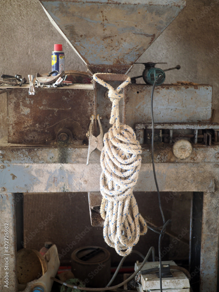 Vue d'une ancienne machine à coudre industrielle hors service Stock ...