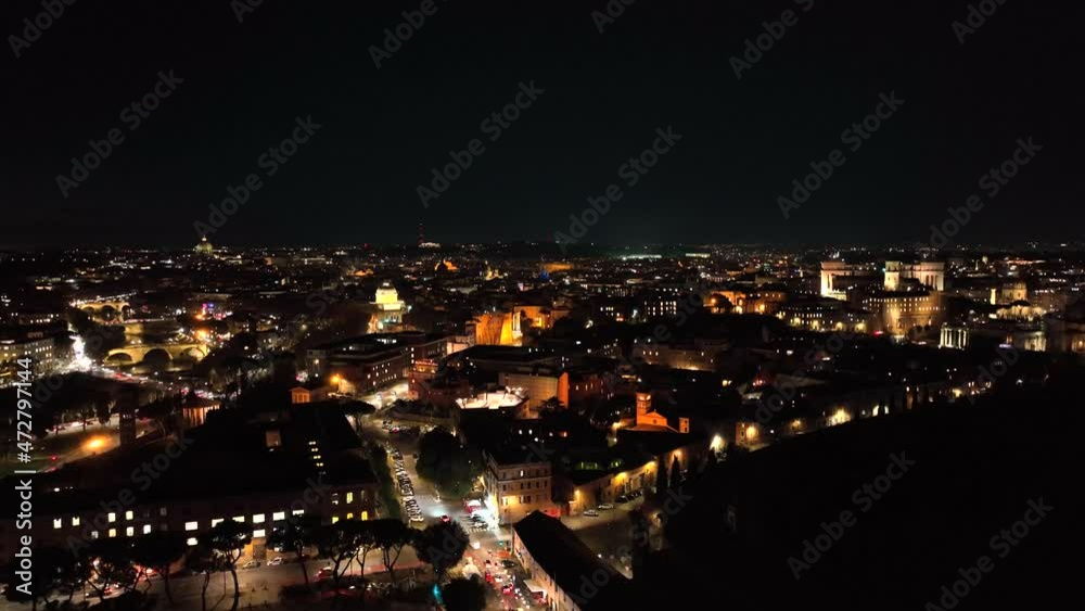 Roma di notte. Colosseo, Circo Massimo e colle del Palatino ...