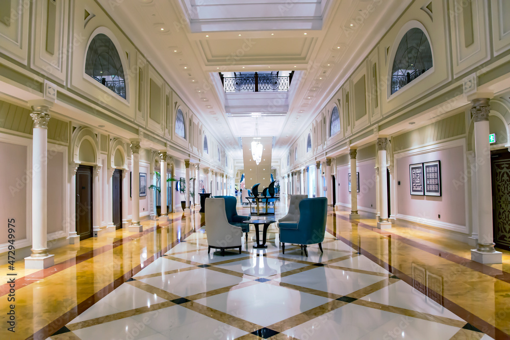 Foto de UAE, RAS AL KHAIMAH, NOVEMBER, 2021 - Modern interior of luxury ...