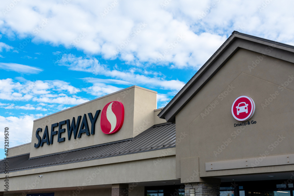 Safeway sign, logo above the entrance to supermarket chain store ...