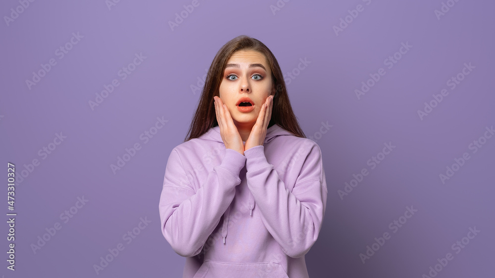 Shocked concerned stunned brunette girl drop jaw widen eyes stunned ...