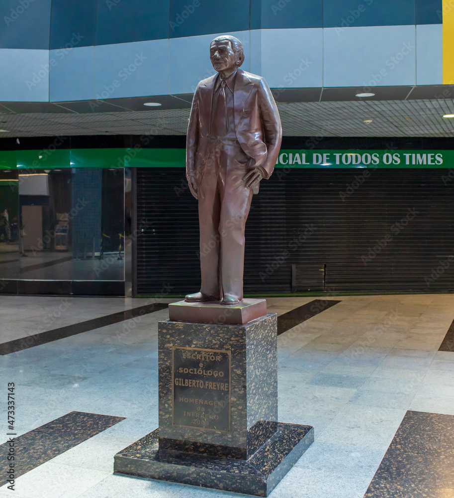 Foto de Statue in honor of writer Gilberto Freyre do Stock | Adobe Stock