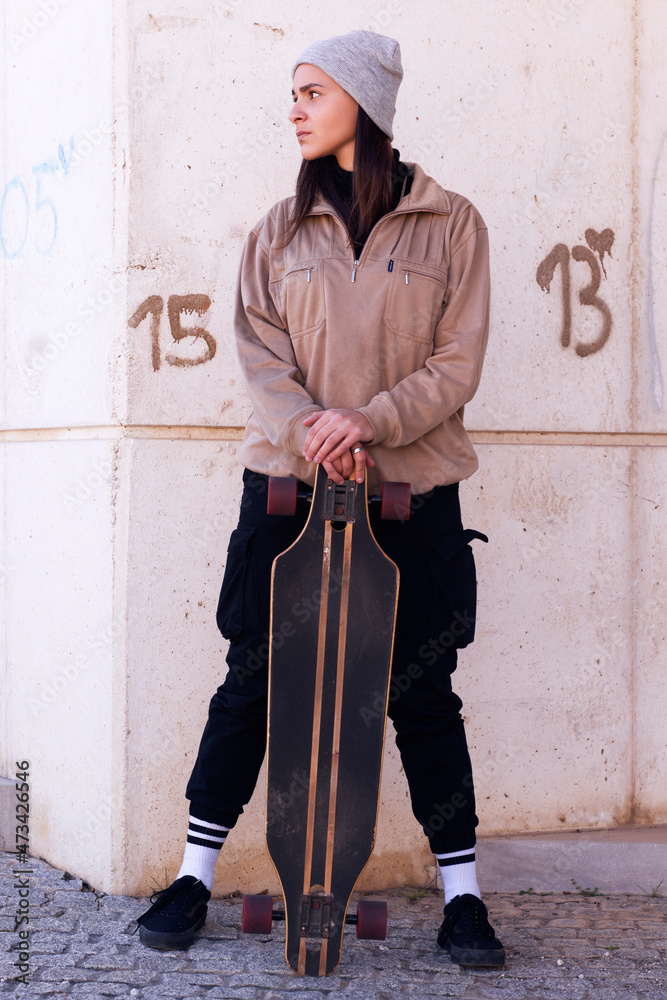 Rebellious and alternative young girl poses on a concrete wall w Stock ...