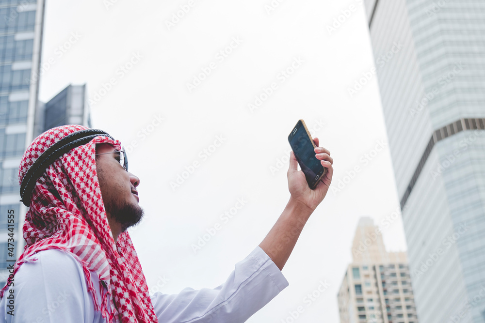 Islamic man using smartphones app organize schedule agenda focus on ...