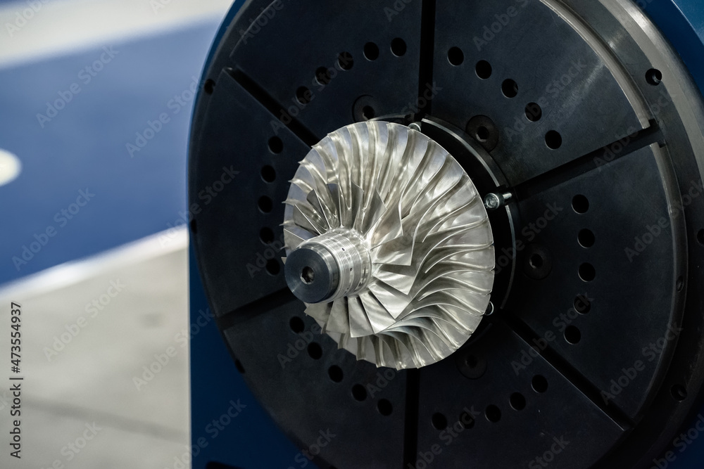 Programmable turntable with horizontal axis. To rotate a part to the ...