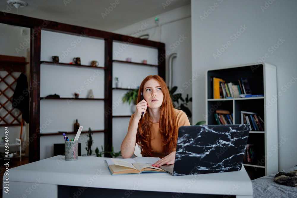 Fotografia do Stock: Female student remembering about received ...