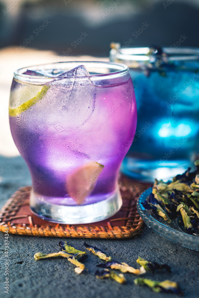 blue and purple tea from butterfly pea flower in the glass Stock Photo ...