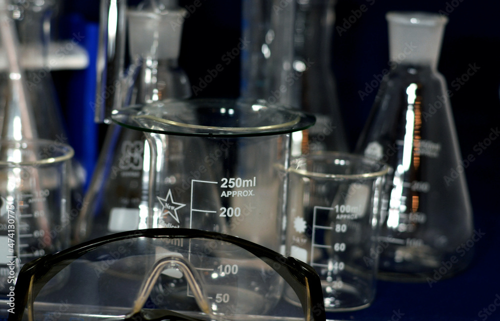 Set of laboratory glassware Chemical and biological science laboratory ...