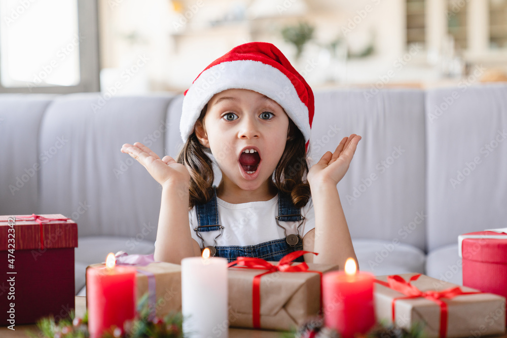 Impressed shocked caucasian little small child kid girl daughter ...