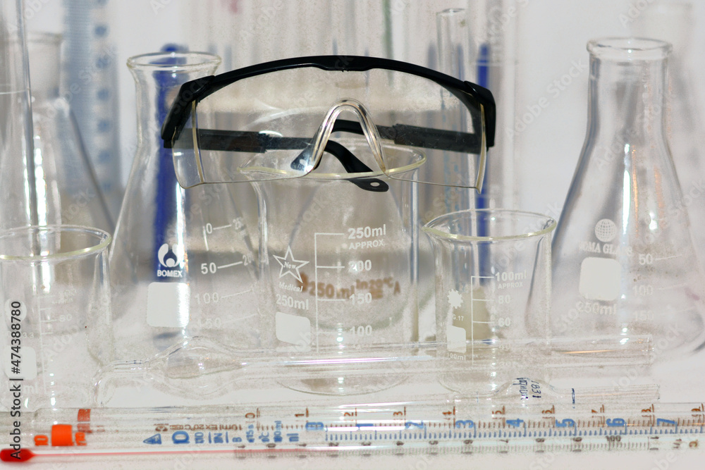 Set of laboratory glassware Chemical and biological science laboratory ...