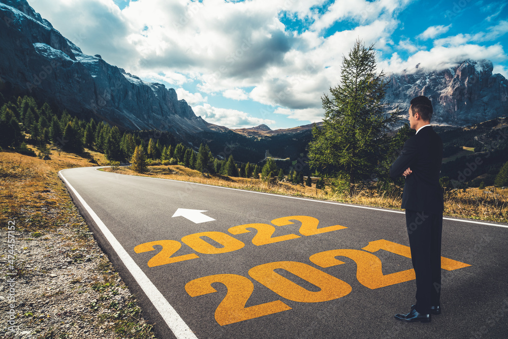 The 2022 New Year journey and future vision concept . Businessman ...