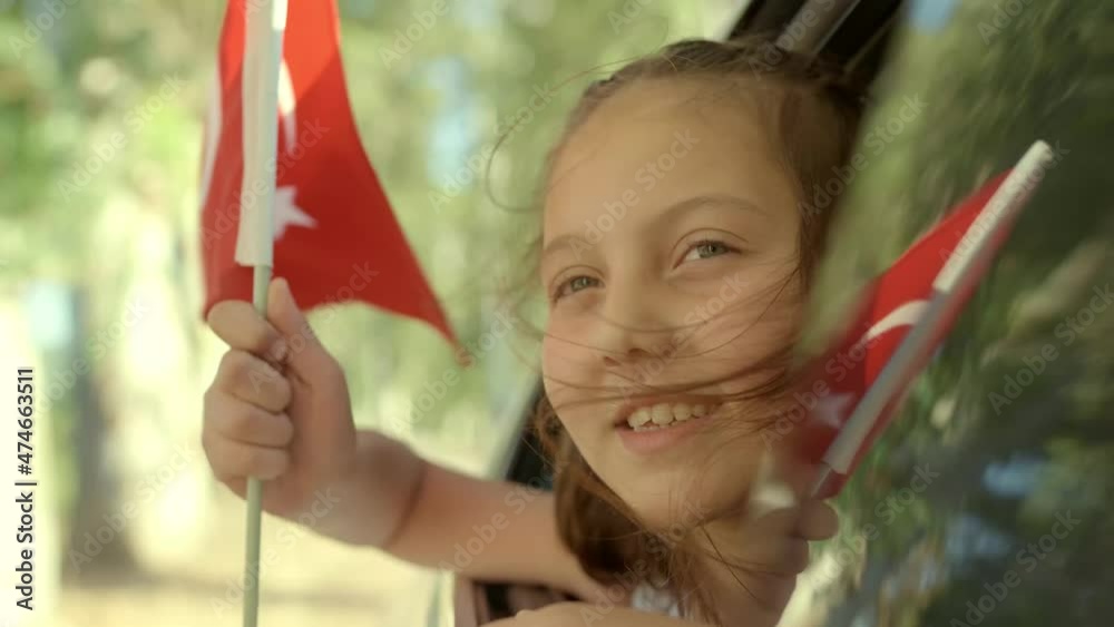 Vidéo Stock Girl celebrating with Turkish flag, having fun in the car ...