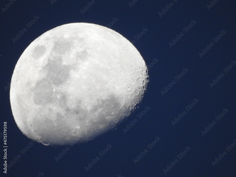 luna de dia Stock Photo | Adobe Stock