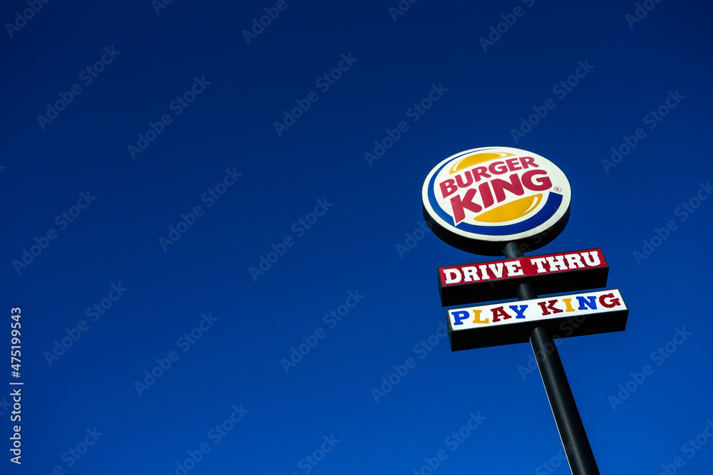 Foto de Braga, Portugal - December 14, 2021. Logo of Burger King, also ...