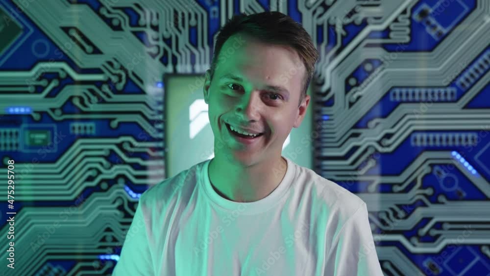 Video „Fun Teenage Pro Video Game Competition Player Waving And Smiling ...