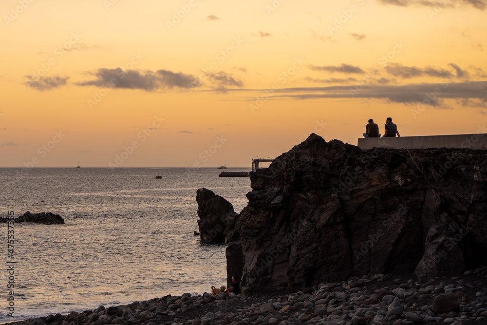 Beautiful scene of a sunset on the beach Por do sol na Praia de Formosa ...