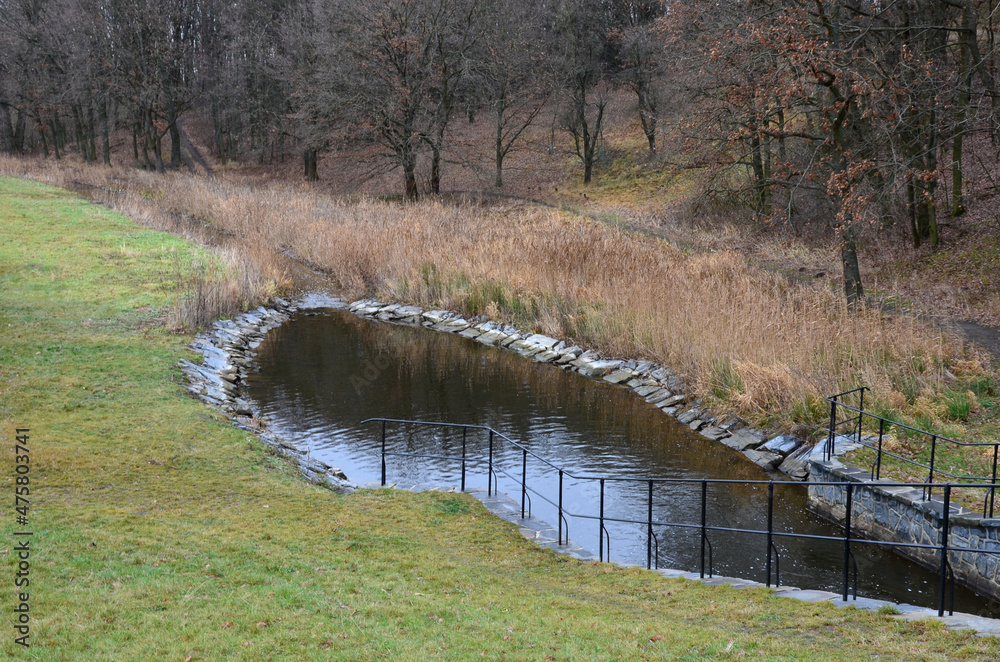 drainage of drainage water from the bottom of the dam dam or pond ...