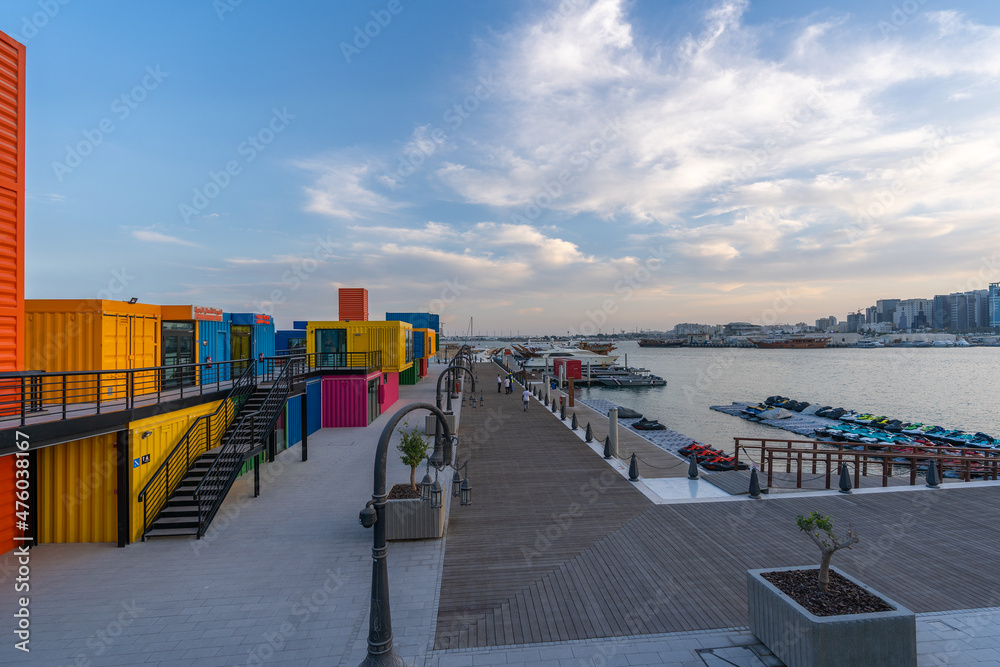 Fotka „DOHA, QATAR - DEC 16, 2021: Box Park, located at the old Doha ...