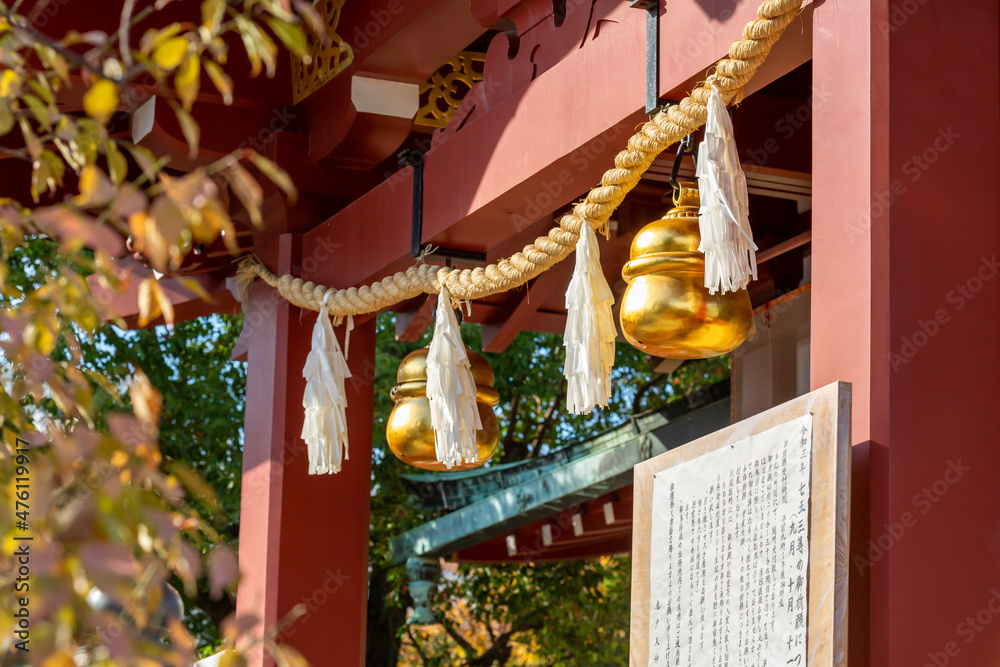 sacred shimenawa rope displayed at main shrine of kameido ten jinja ...