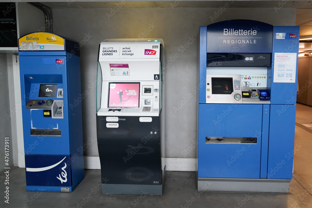 sncf train ticket vending machine french dispenser in the station Stock ...