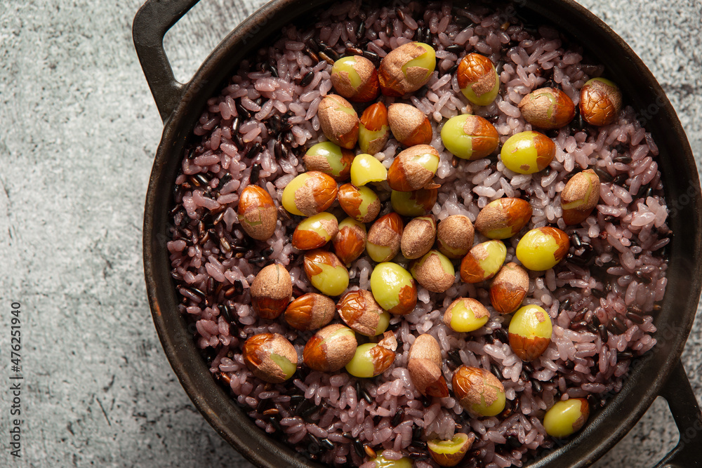 ginkgo nuts on multigrain rice,Delicious freshly cooked cauldron rice ...