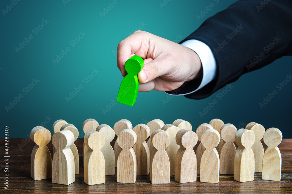 Businessman appoints a leader for the group. Distribution of management ...