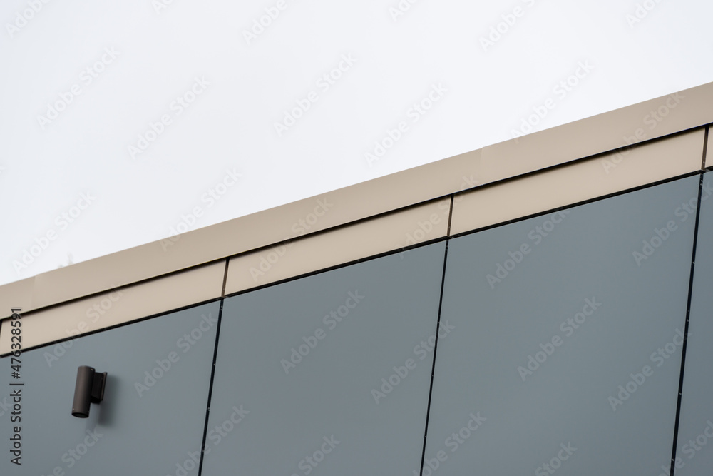 Foto de The exterior wall of a contemporary commercial style building ...
