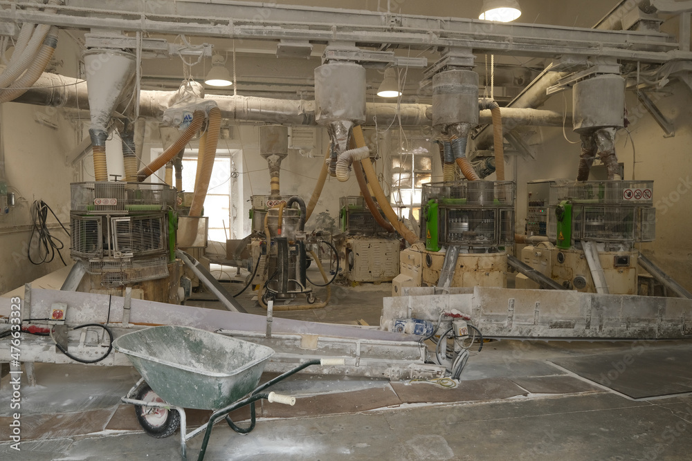 Production of Idrosal tablets salt, Locatelli salt mines in Volterra ...