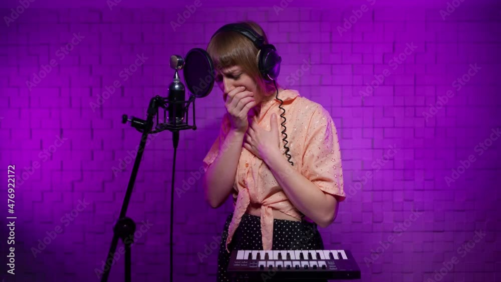 The singer is trying to sing, her throat hurts, a cough appears. A ...