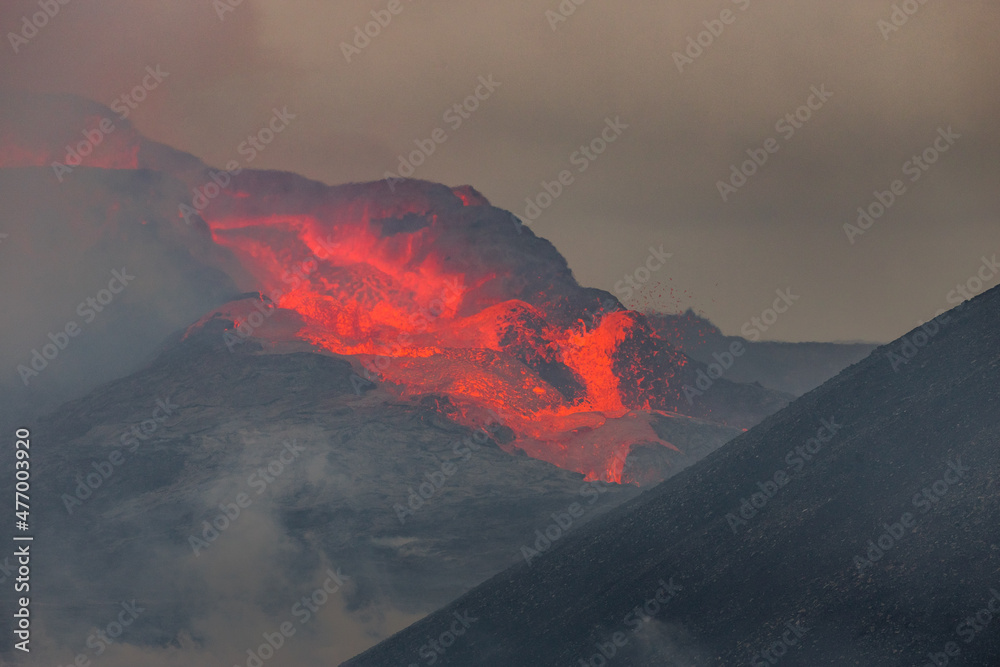 Fagradalsfjall volcano unleashing its lava in mild stages of ... Fagradalsfjall volcano unleashing its lava in mild stages of ...