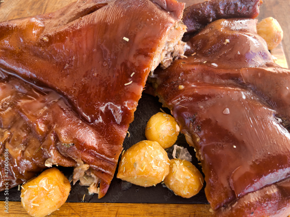 Lechona - Porcelleta negra mallorquina: Roasted pork meat with crispy ...