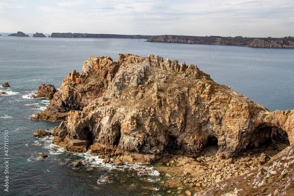 Le château de Dinan, pointe rocheuse à la Pointe de Dinan sur la presqu ...