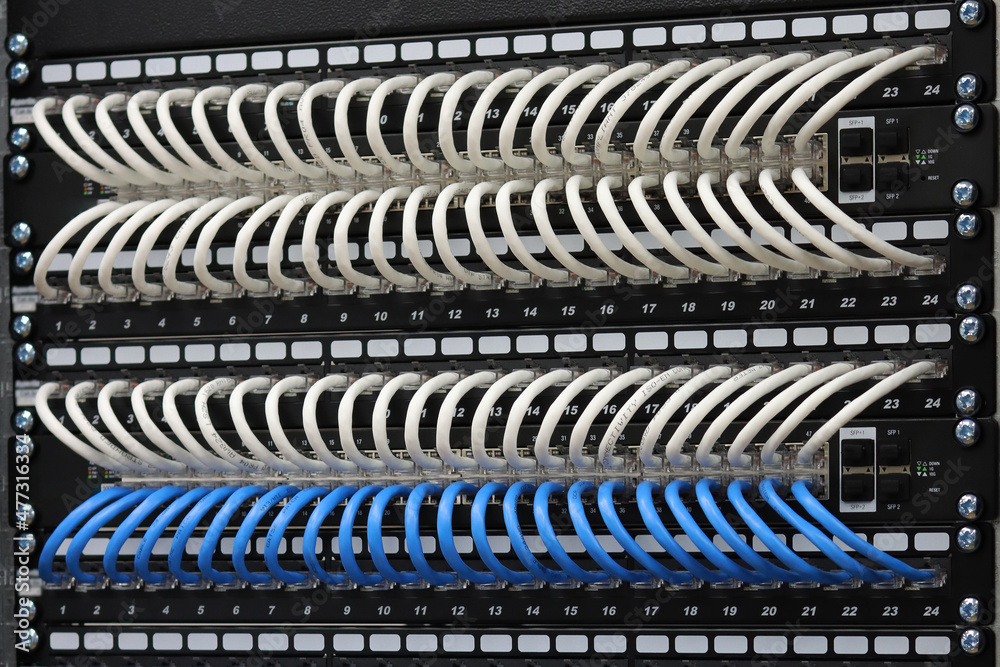Connecting an Ethernet switch using patch cords with RJ45 connectors ...