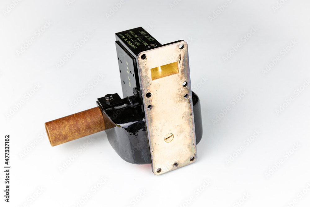 Cavity magnetron tube from English Electric Valve Co (type 2J42), Focus ...