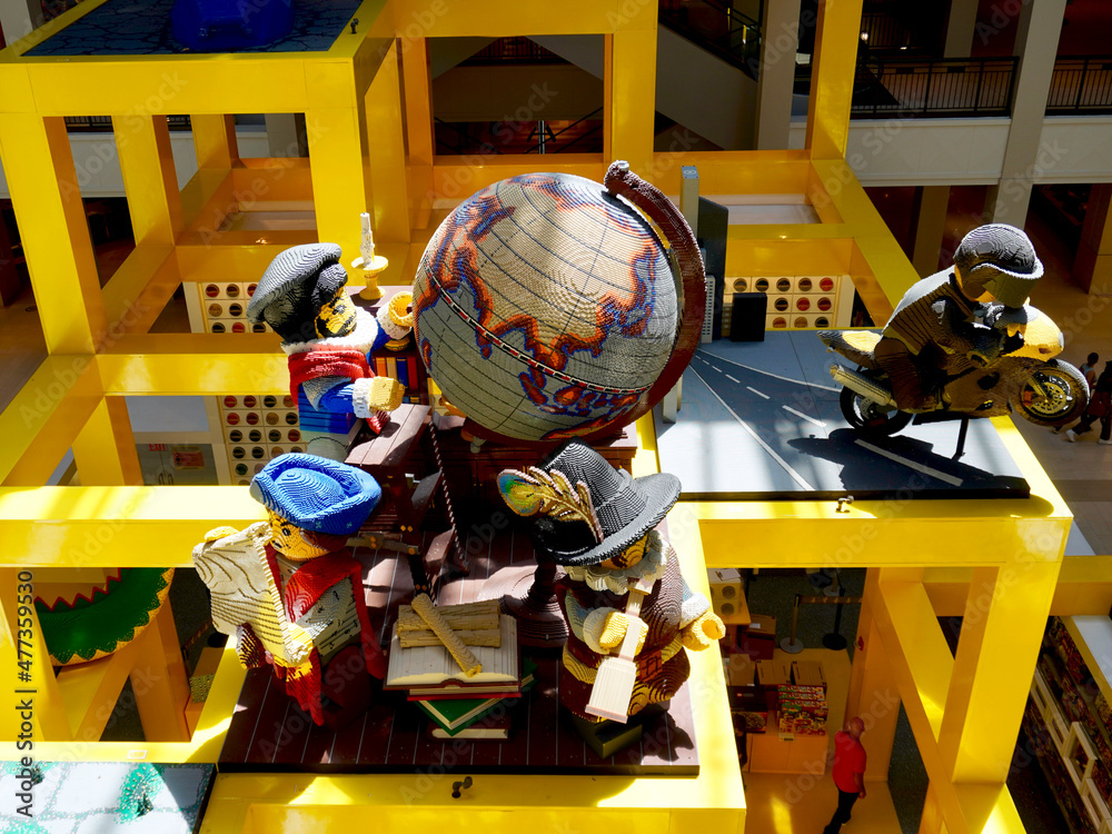 The LEGO Store in Mall of America. The Age of Exploration and globe ...